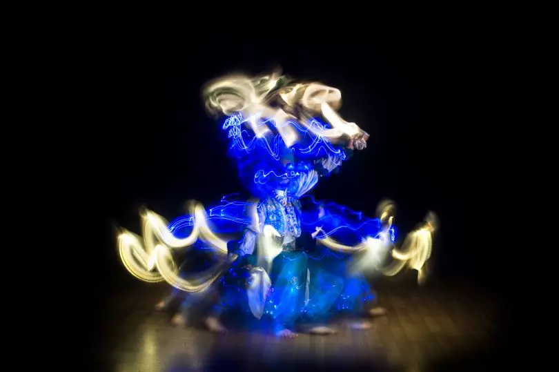 Photographies « light painting » qui célèbrent la beauté de la musique et de la danse bhangra 5766_2