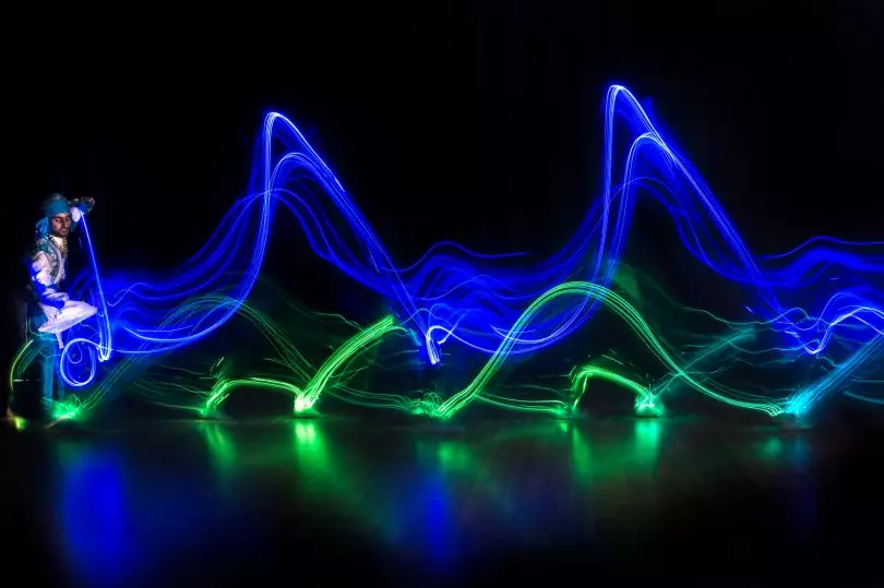 Photographies « light painting » qui célèbrent la beauté de la musique et de la danse bhangra 5766_6