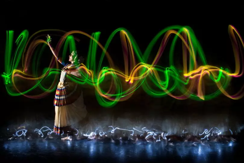 Photographies « light painting » qui célèbrent la beauté de la musique et de la danse bhangra 5766_9