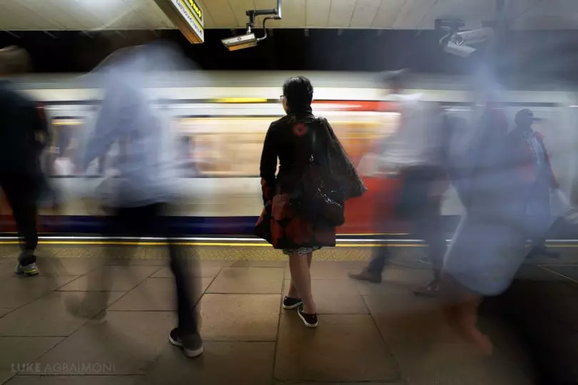 The Tube Mapper: la misio de fotisto Luke Agbaimoni dokumenti ĉiun Londonan metroan stacidomon 5773_2