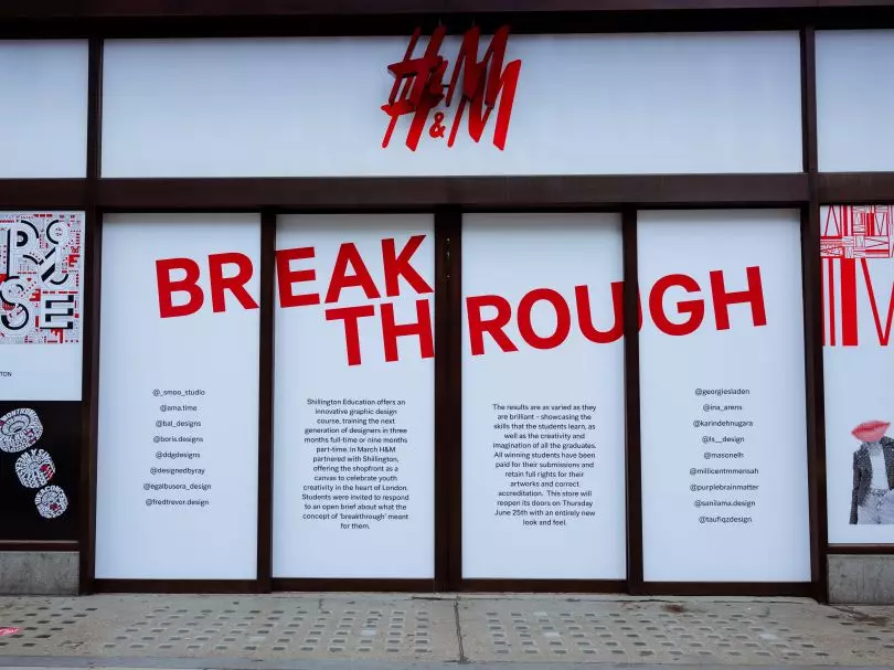 Grafikai tervezéssel végzett hallgatók segítenek felöltöztetni a H&M új londoni üzletét, amint az a bezárás után megnyílik 5963_3