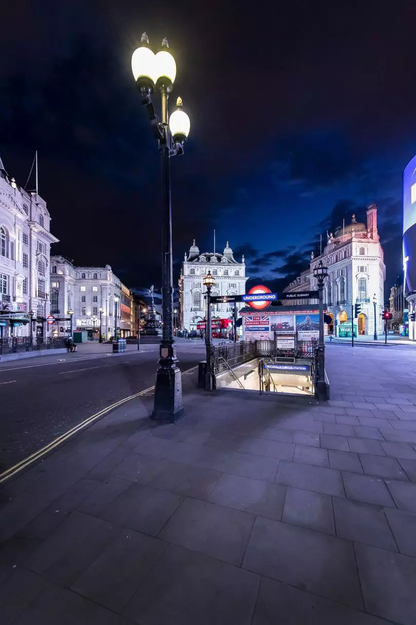 Piccadilly Circus, 2 Mmesa 2020 © Jan Enkelmann