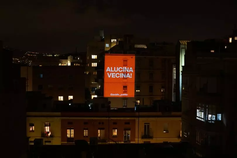 Raúl Goñi projicerer plakater af førende grafiske designere på Barcelonas bygninger fra sin tagterrasse 5999_6