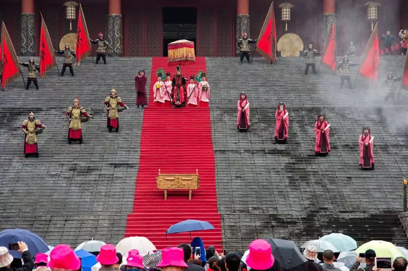 Surtroniĝo de la Unua Imperiestro, Palaco de Imperiestro Quin, Hengdian World Studios © Mark Parascandola