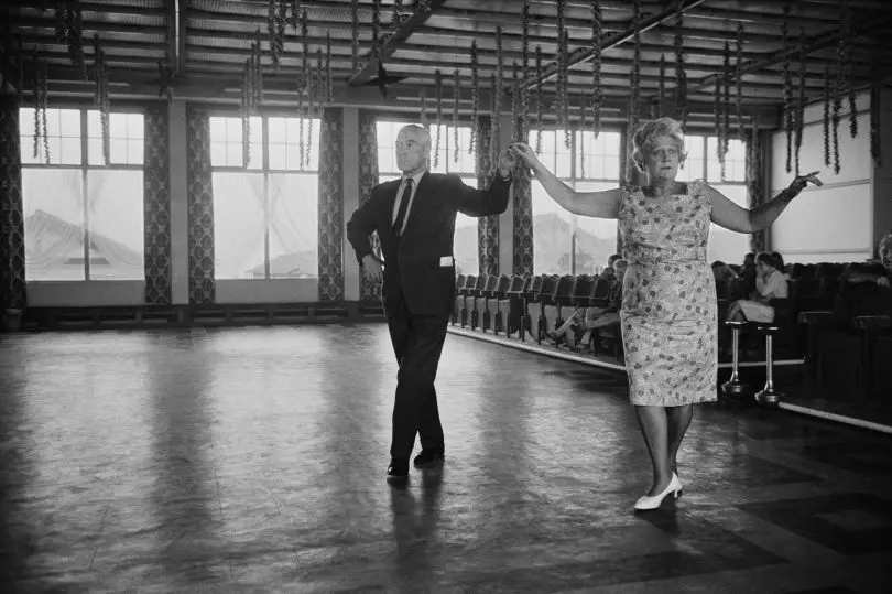 Phòng khiêu vũ, Morecambe, 1968 © Tony Ray-Jones / Nhóm Bảo tàng Khoa học