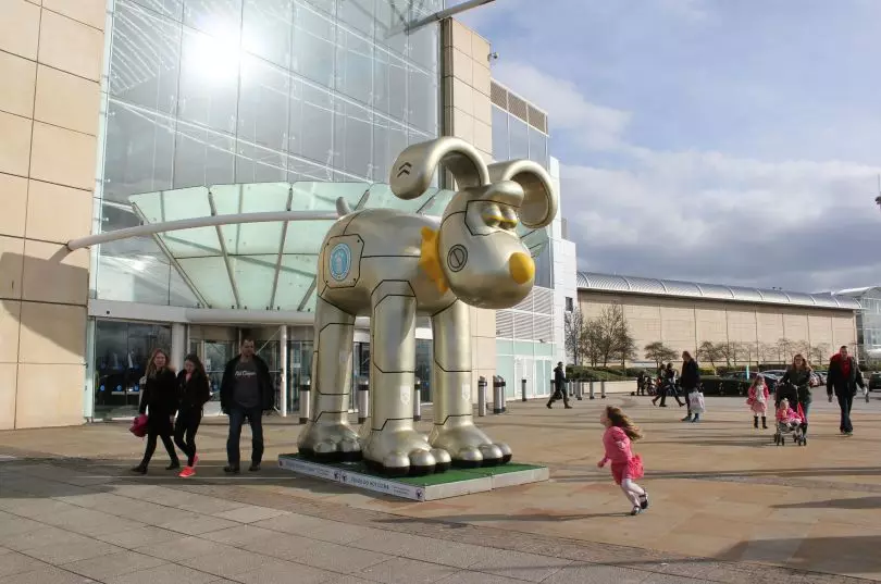 Peykerê Giant Gromit ku ji bo pêşangehek Hong Kongê hatî çêkirin