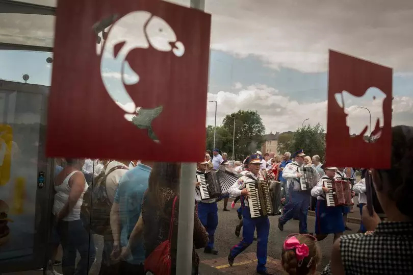 Angliýanyň Glazgo şäherinde “Orange Order Lodge” toparlarynyň parady. © Jeremi Sutton-Hibbert