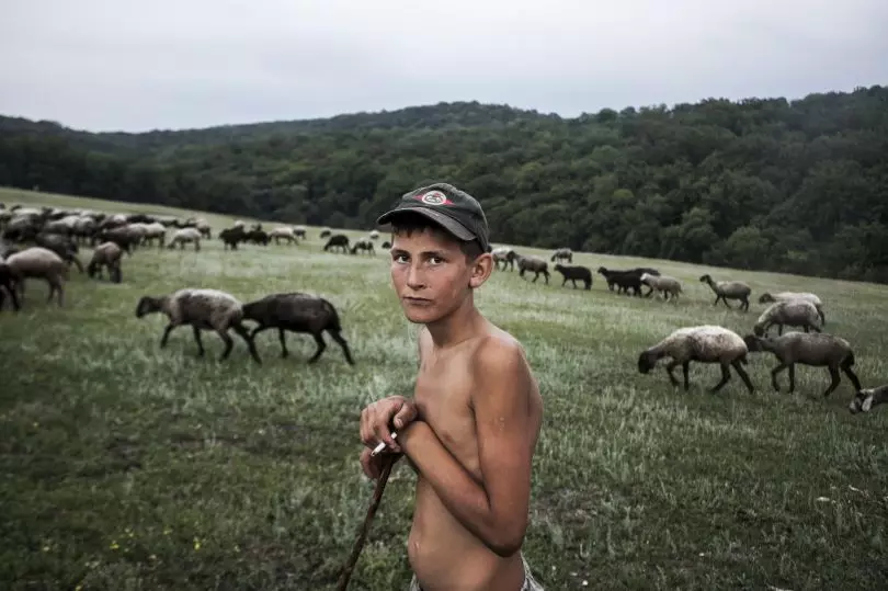 Ilya Bugaeven artzain gaztea. © Ilya Bugaev, Moldavia (Errepublika), Shortlist, Youth, Diversity (2019 Gazteen lehiaketa), 2019 Sony World Photography Awards