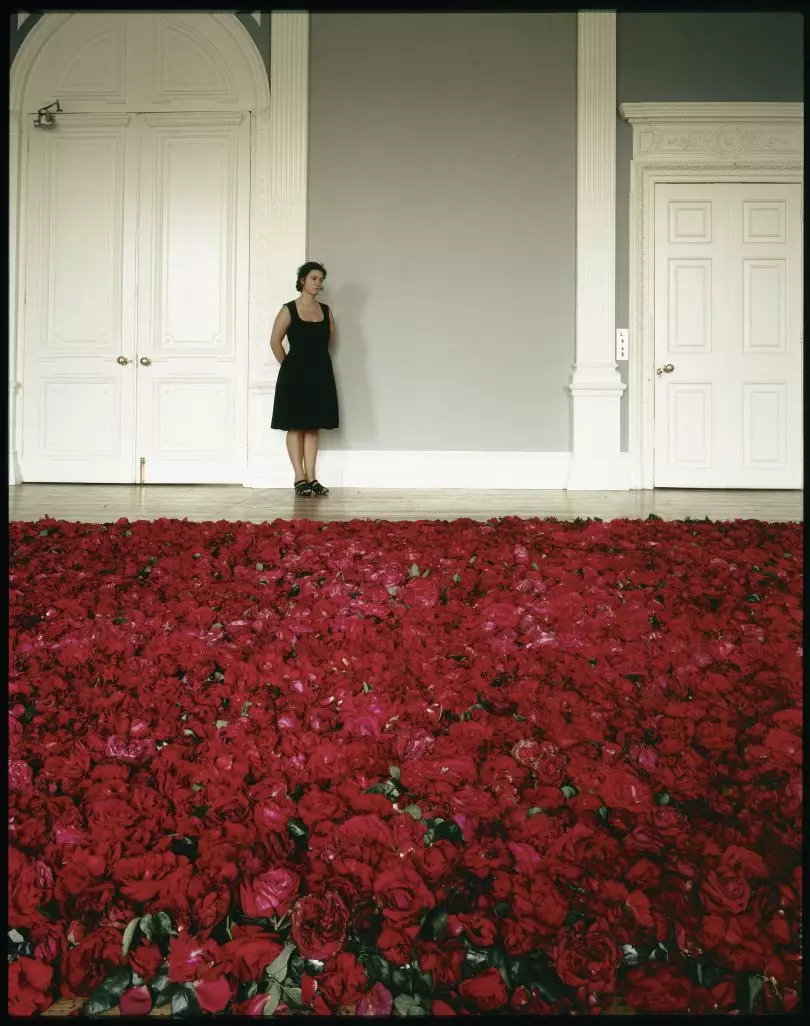 Anya Gallaccio, bergambar dengan Red on Green di ICA, Julai 1992.