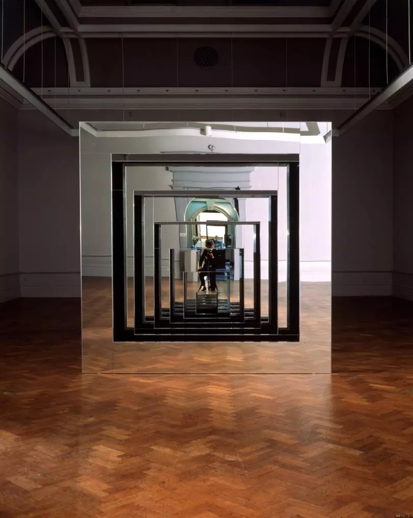 Julia Wood, Frame Infinite, 1988, Muzium Bandar Plymouth dan Galeri Seni.