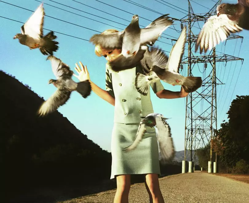 The Big Valley: Eve, 2008 © Alex Prager Studio and Lehmann Maupin, New York and Hong Kong. د الیکس پراګر سټوډیو، لیهمن ماپین، نیویارک او هانګ کانګ څخه په مننه.