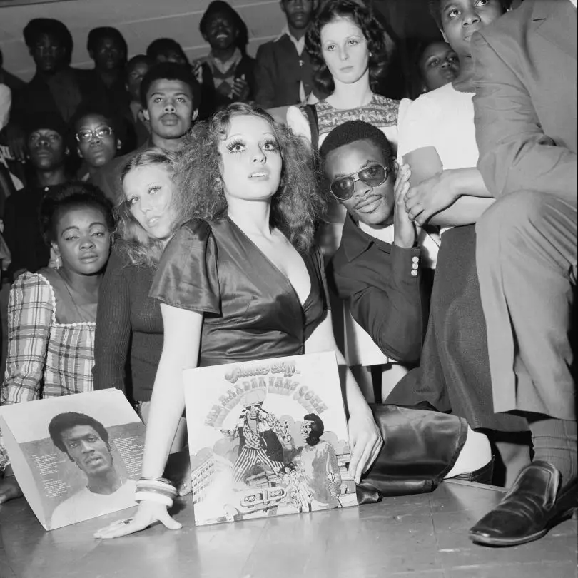 The Harder They Come, Hammersmith Apollo, Londres, c. 1972. 'Black Beauty Pageants' zorrotik. © Raphael Albert/Autograph ABP-ren adeitasuna