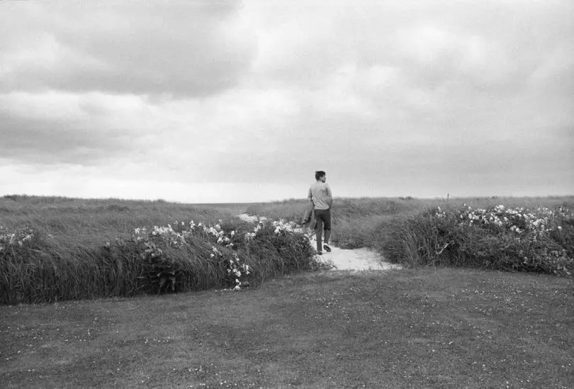 JFK na dunes dị nso na ọdụ ụgbọ mmiri Hyannis, 1959 © Mark Shaw / mptvimages.com