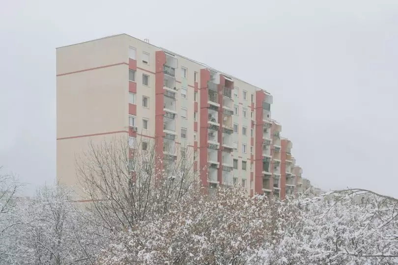 Meabhraíonn sraith nua Marietta Varga spleodar na hóige mar gheall ar chéad sneachta an gheimhridh 6529_11