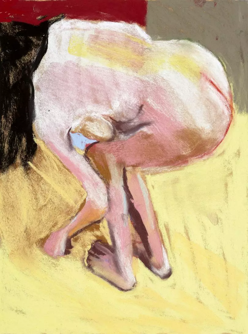 Chantal Joffe Self-Portrait Bending Over, 2015 Pastel sou papye 47.6 x 37.8 x 3.8 cm 18 3/4 x 14 7/8 x 1 1/2 pous © Chantal Joffe Koutwazi atis la ak Victoria Miro, London / Venice