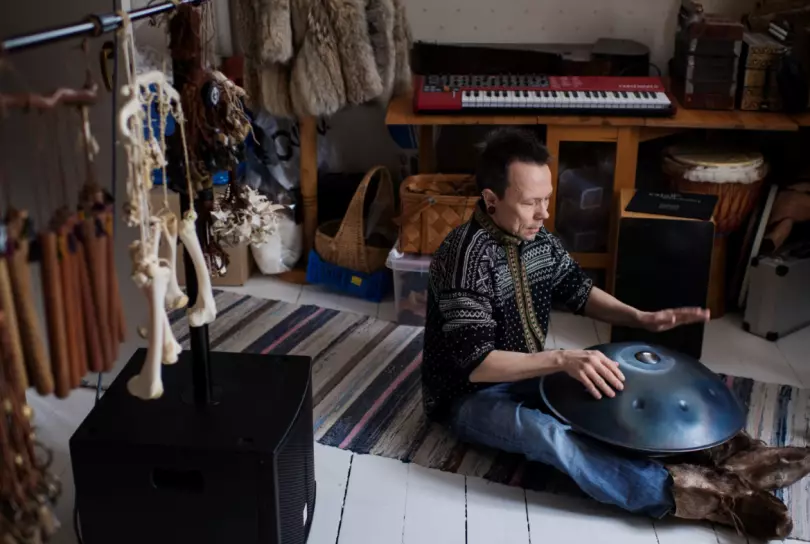 Ola Stinnerbom toca un instrument tradicional el 16 de febrer de 2017 a Sunne, Suècia. Joel Marklund / BILDBYRÅN