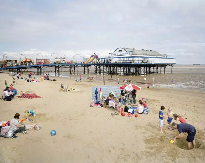 Cleethorpes Pier, North East Lincolnshire, 2012ko iraila. Pierdom-etik © Simon Roberts, Courtesey of Flowers Gallery