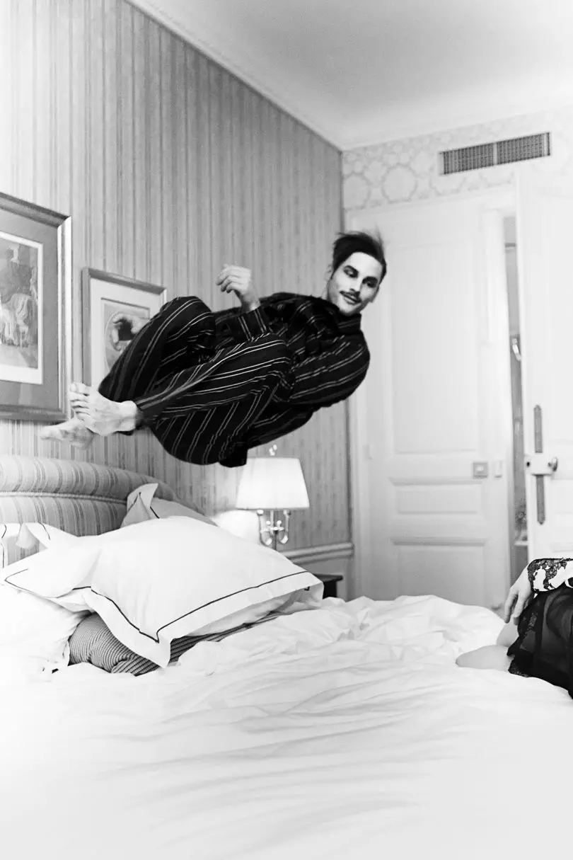 Il salto perfetto di Samuel, Hotel Westminster Paris, 2012 © Esther Haase