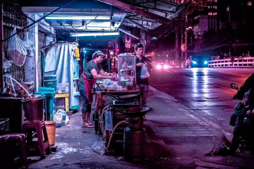 Bangkok Glow: Seri fotografi futuristik oleh Xavier Portela terlihat bermuatan listrik 6679_4