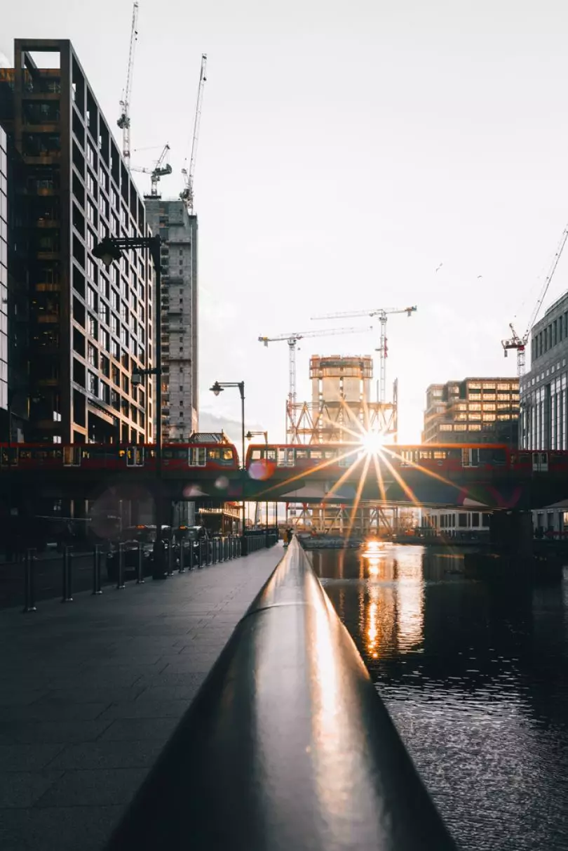Fotograf Chris Holmes se poigrava s svetlobo in senco, da ustvari osupljive podobe Londona 6729_4