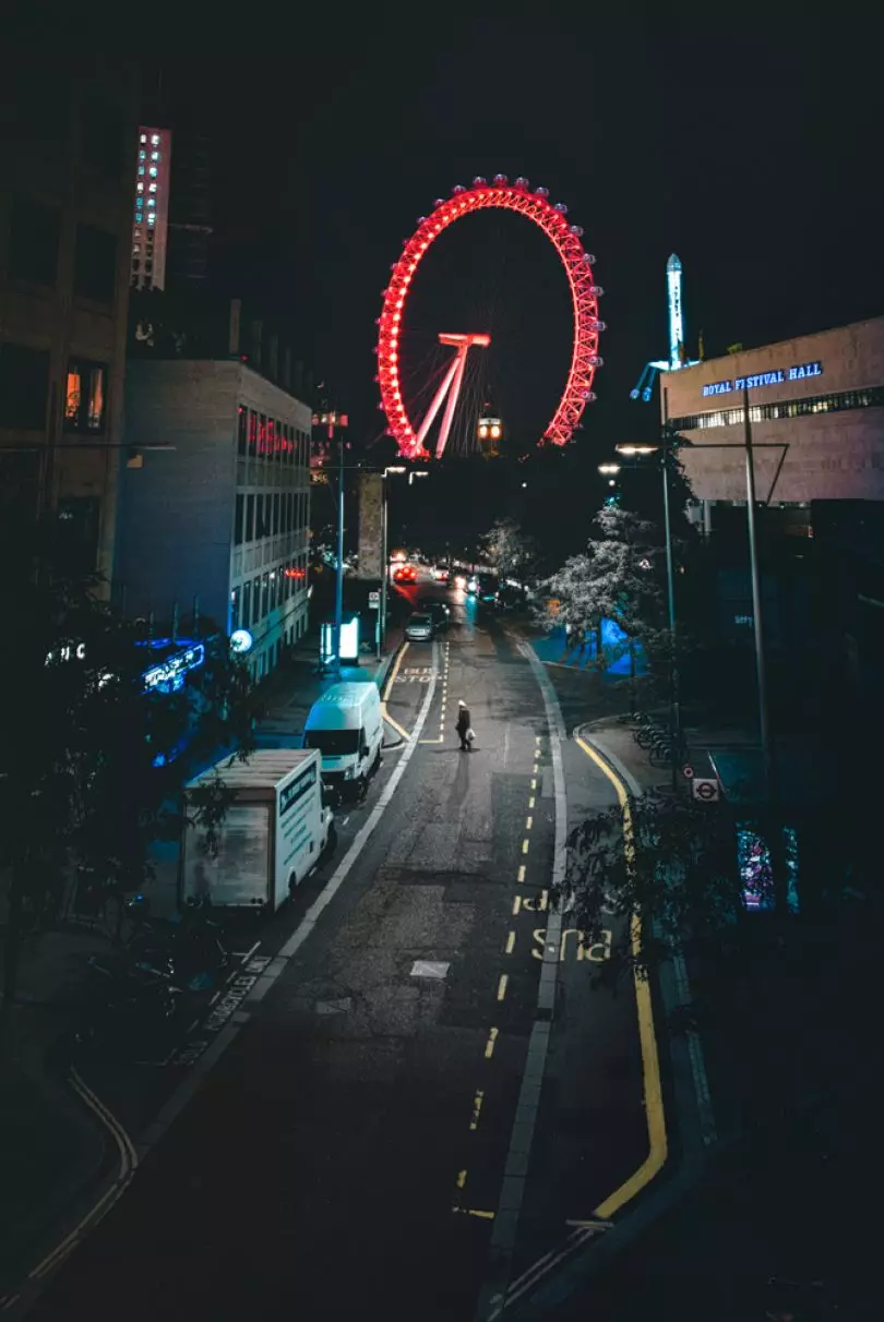 ဓာတ်ပုံဆရာ Chris Holmes သည် လန်ဒန်၏ ရင်သပ်ရှုမောဖွယ် ပုံရိပ်များကို ဖန်တီးရန် အလင်းနှင့် အရိပ်ဖြင့် ကစားသည်။ 6729_6