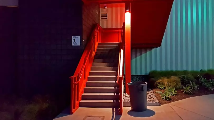 रॉबर्ट बैलेंटाइन, लॉस एंजिल्स, संयुक्त राज्य अमेरिका, लाल सीढ़ी © रॉबर्ट बैलेंटाइन, 2017