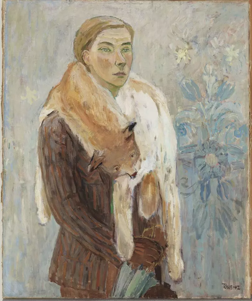 Tove Jansson, Lynx Boa (Self-Portrait), 1974, Oil, 73 x 60.5 cm, Private Collection. Photo: Finnish National Gallery / Yehia Eweis