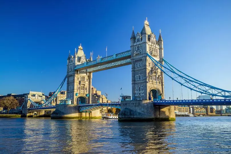 Tower Bridge en Londono, Britio | Bildo licencita per Adobe Stock