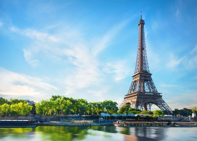 Paris skyline. Isithombe sinikezwe ilayisense nge-Adobe Stock