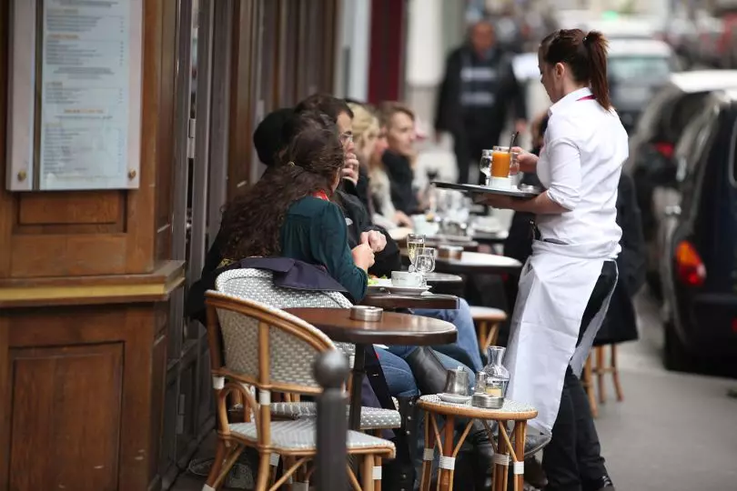 Paris cafe setso. Setšoantšo se lumelloa ka Adobe Stock