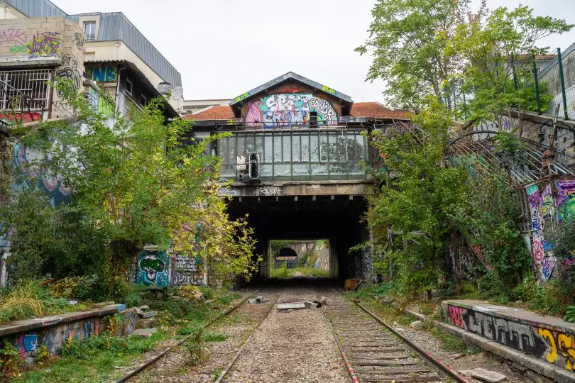 La Petite Ceinture. Setšoantšo se lumelloa ka Adobe Stock