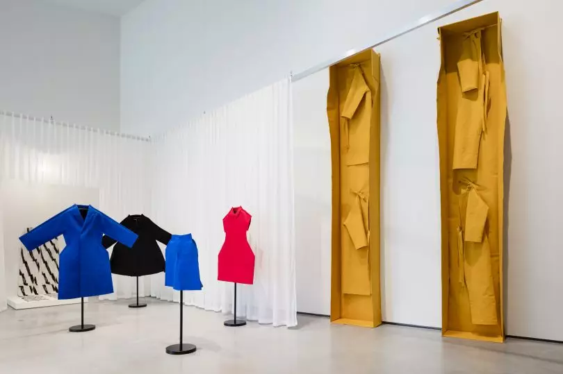 Installasjonsbilde av Disobedient Bodies: JW Anderson kuraterer The Hepworth Wakefield. Foto: Lewis Ronald. Med tillatelse fra The Hepworth Wakefield.