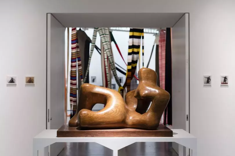 Disobedient Bodies'in kurulum çekimi: JW Anderson, The Hepworth Wakefield'ın küratörlüğünü yapıyor. Fotoğraf: Lewis Ronald. Hepworth Wakefield'ın izniyle.