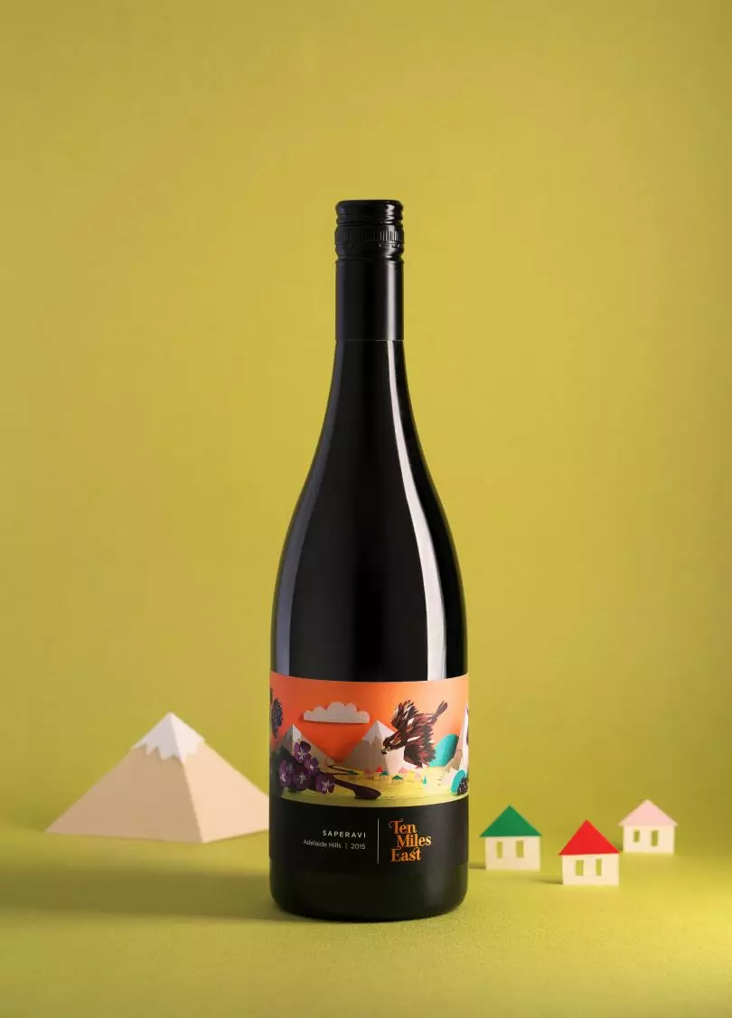 L'artiste du papier Sam Pierpoint collabore avec PDCO pour créer des étiquettes de vin pour Ten Miles East 7055_15