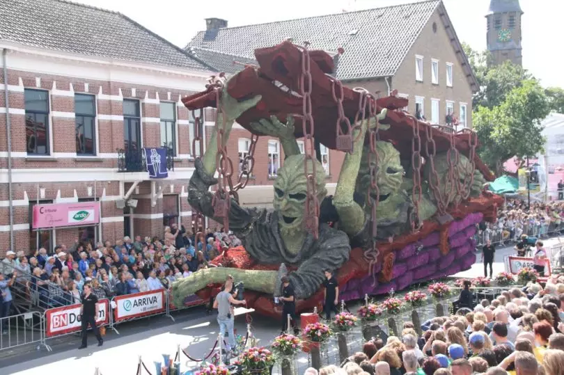 Nederlandsk parade markerer alt som er farlig med gigantiske flottører laget av blomster 7163_10