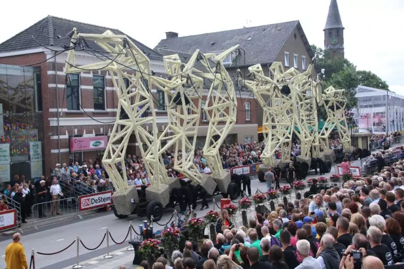 Nederlânske parade markearret alle dingen gefaarlik mei gigantyske floaten makke fan blommen 7163_14