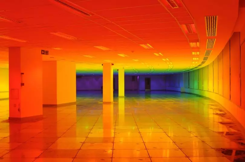 L'artista Liz West ti mostra come ci si sente ad essere all'interno di un arcobaleno 7192_9