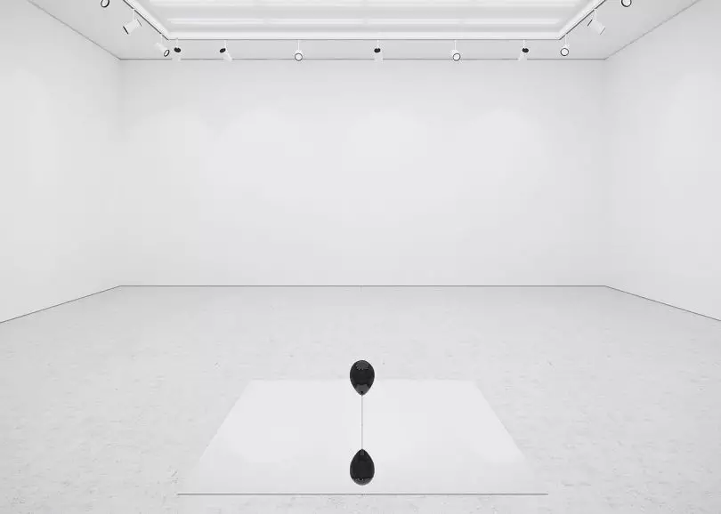 Melni baloni: pagaidu ar gaisu piepildītu skulptūru dīvainā vienkāršība 7239_2