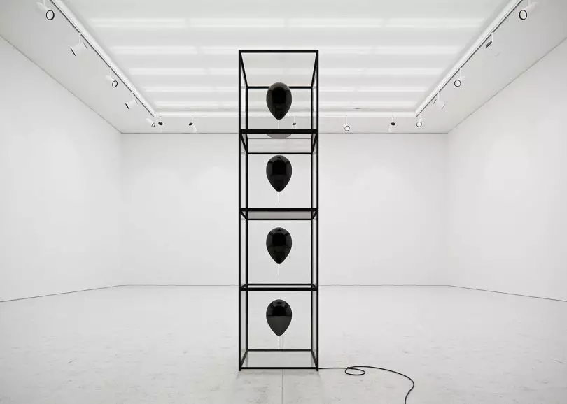 Черни балони: Любопитната простота на временните изпълнени с въздух скулптури 7239_9