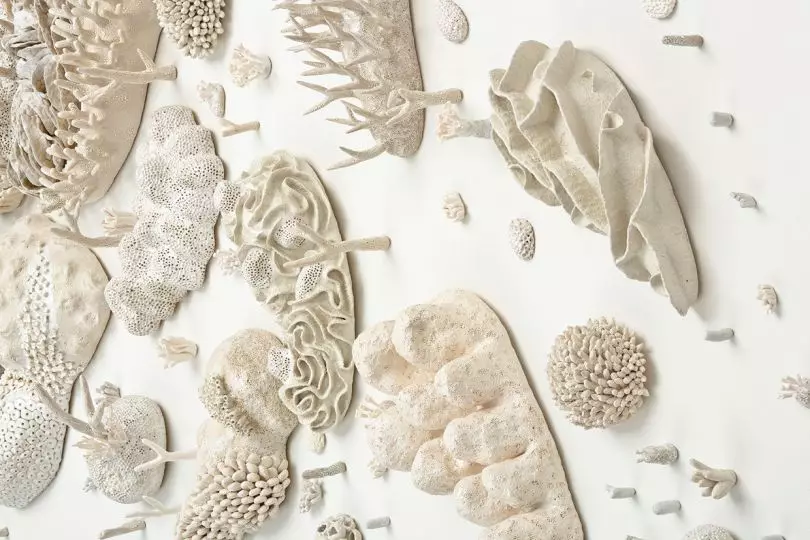 Художникът извайва огромен керамичен коралов риф, за да подчертае заплахата, пред която са изправени нашите океани 7297_5