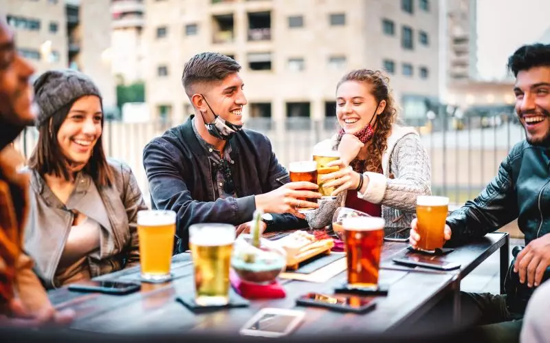 Cinq tendances émergentes en matière de bière que les concepteurs doivent connaître