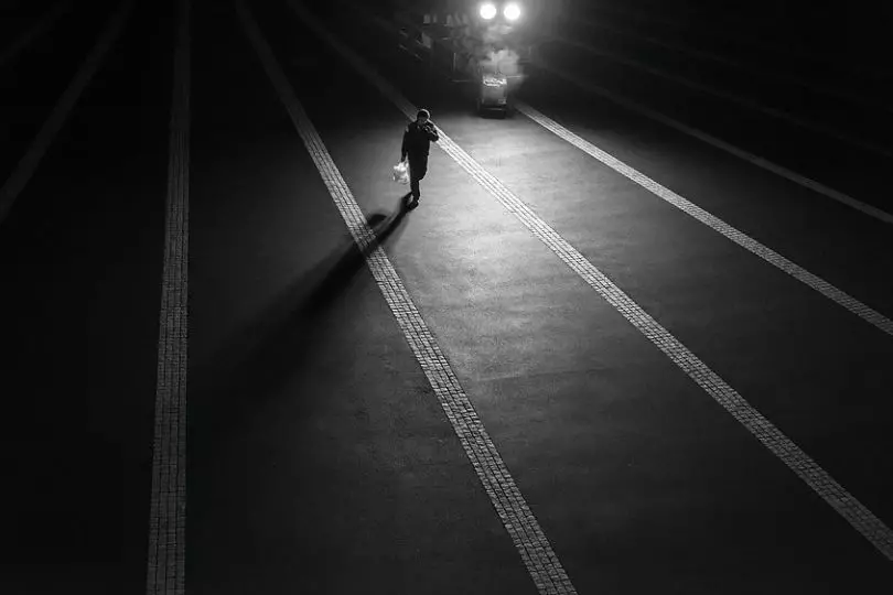 Токионың тыныч ягын төшергән драматик, минималистик урам фотографиясе 7345_6
