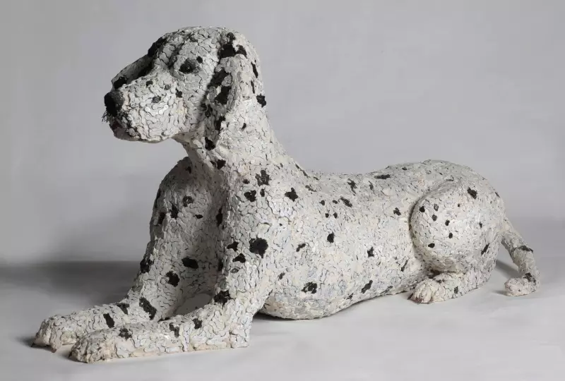 Без ланцюгів: скульптури собак у натуральну величину, повністю виготовлені з перероблених велосипедних ланцюгів