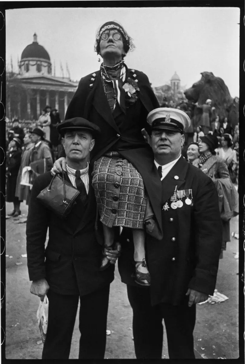 Henri Cartier-Bresson - Koronasyon ni King George VI, Trafalgar Square, London, 12 Mayo 1937 © Henri Cartier-Bresson / Mga Litrato sa Magnum