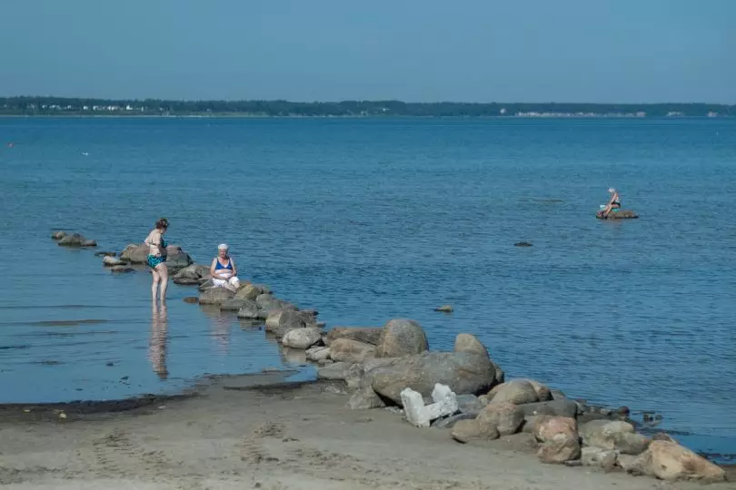 Beach Ready: Encantadoras fotografías de estonios aprovechando al máximo el sol 7464_14