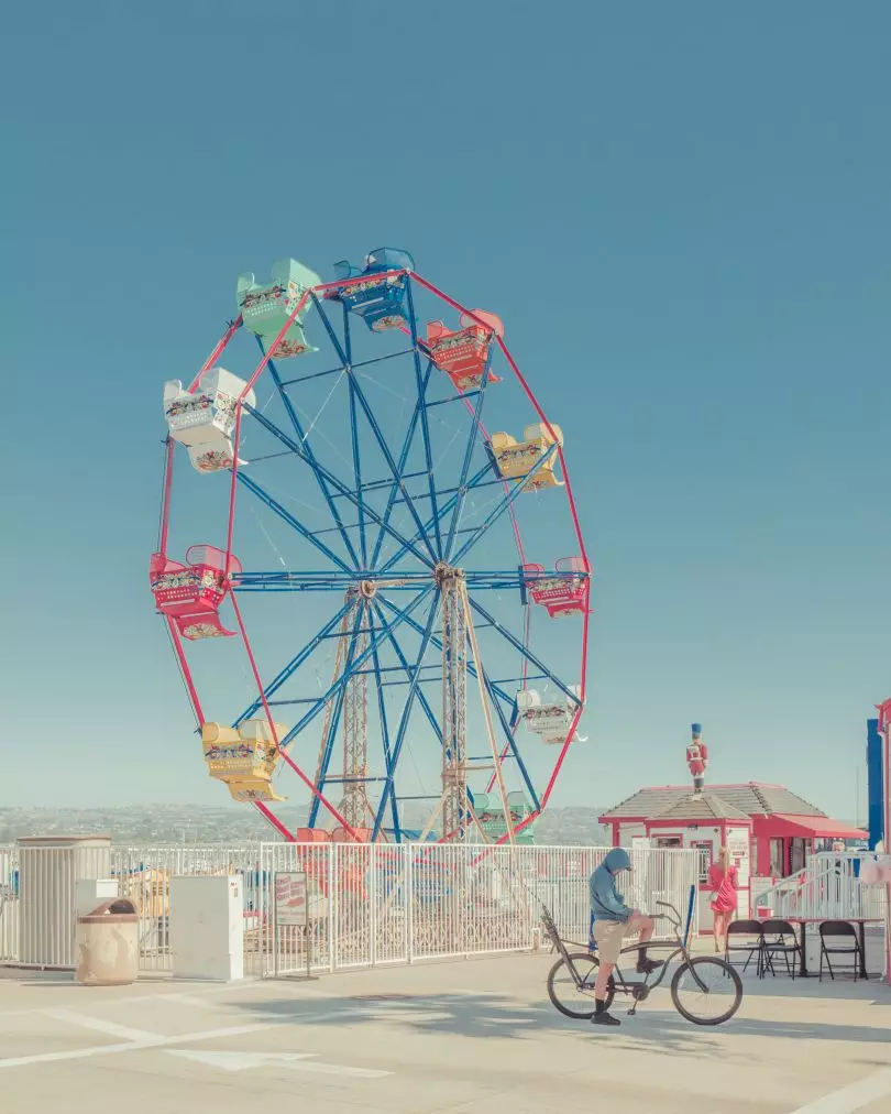 Awọn fọto Franck Bohbot ti Los Angeles dabi awọn iduro lati fiimu ti ko si 747_4