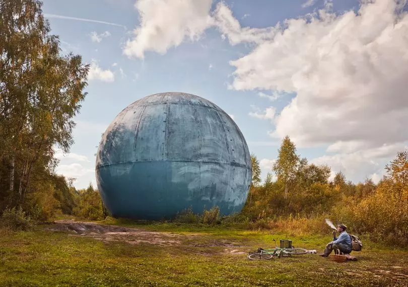 Ball in Forest, 2016 © Frank Herfort