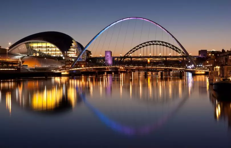 L-isturdament Tyne Bridge bil-lejl. Kreditu tal-immaġni: [Shutterstock.com](http://www.shutterstock.com/)