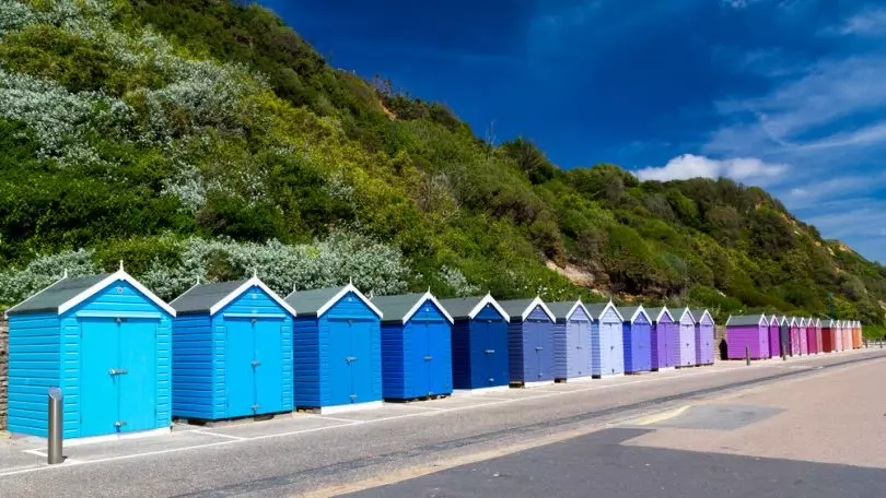 வண்ணமயமான கடற்கரை குடிசைகள் / Shutterstock.com