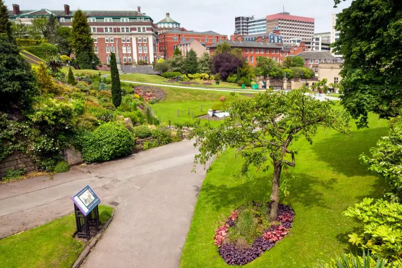 Taman sing apik ing Nottingham. Kredit Gambar: [Shutterstock.com](http://www.shutterstock.com)